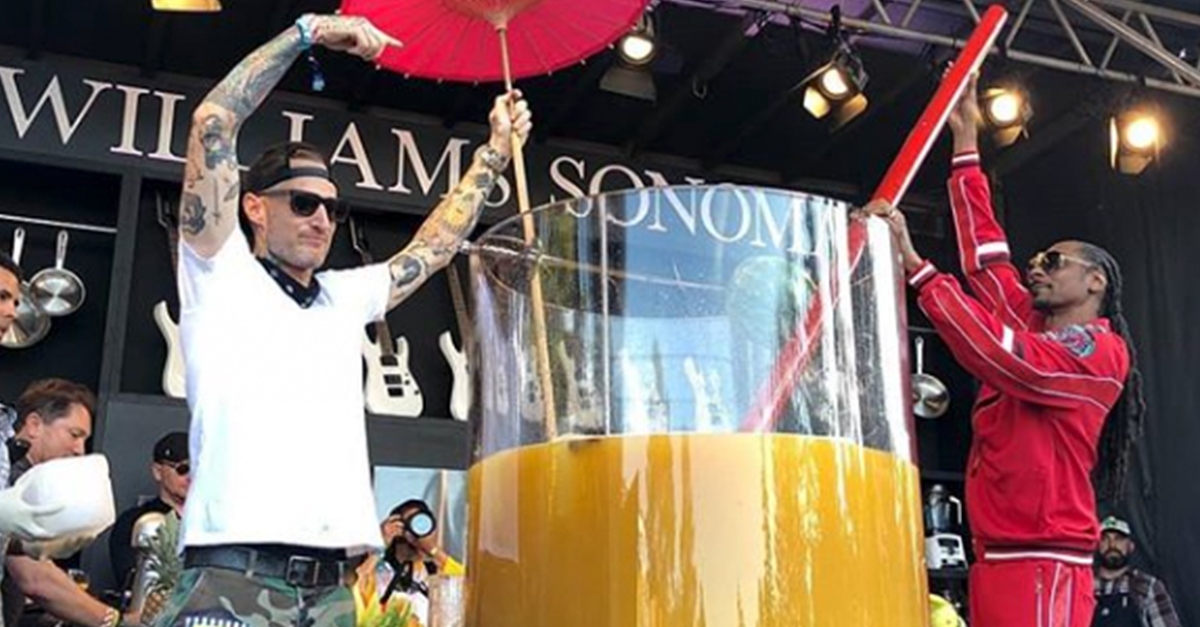 Snoop Dogg Snags Guinness World Record for Giant Gin and Juice Cocktail ...