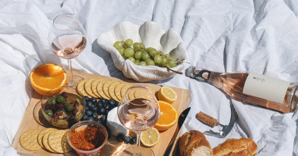 How to Pack a Boozy Summer Picnic [Infographic] - Isaiah Rippin