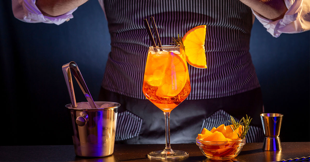 7 Cocktails Your Bartender Hates Making, According to Reddit | VinePair