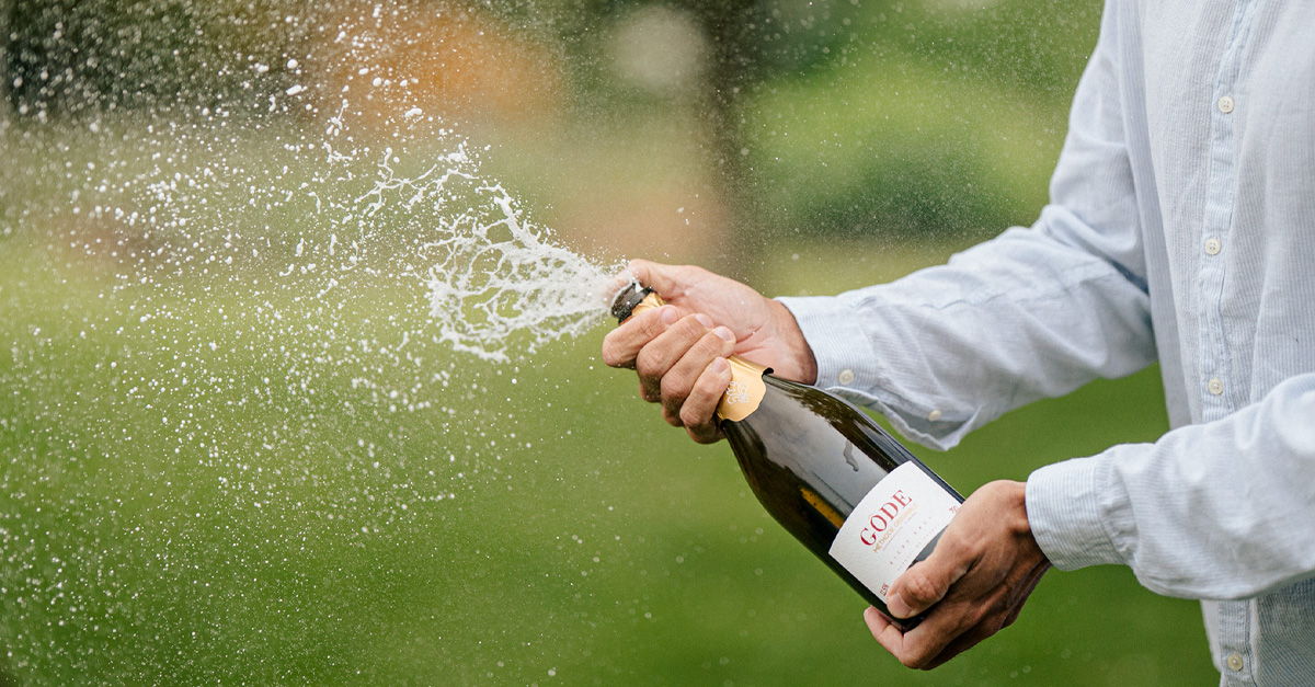 Champagne-Style 'Bière Brut' Is a Rarity, Despite Its Cork-Popping ...